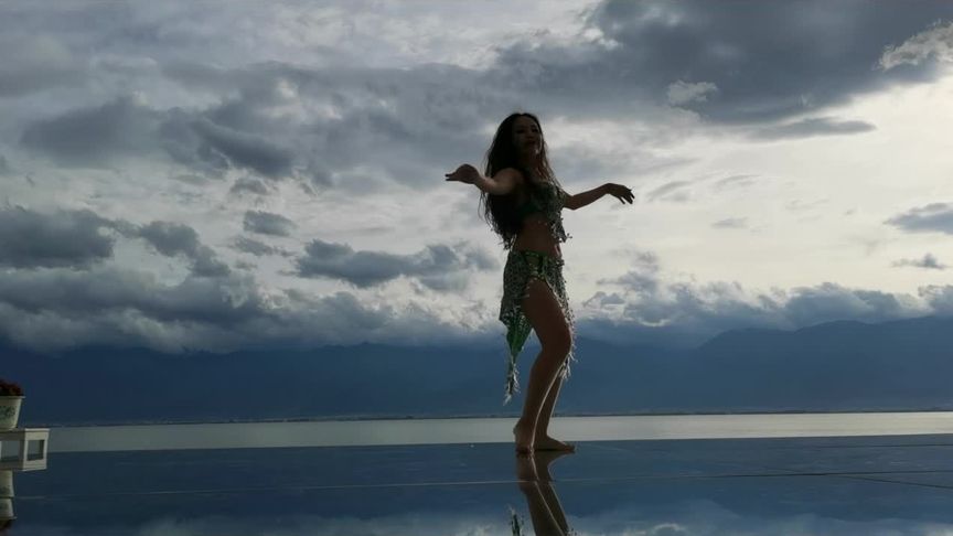 今天好多个肚皮舞娘来我们客栈住,拍出来的视频超级美