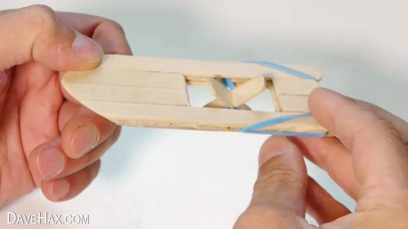 不能再简易的皮筋带动的小船!收藏了!