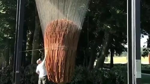 大爷制作的上千个风铃,放开的那一刻,真的惊艳到我了!