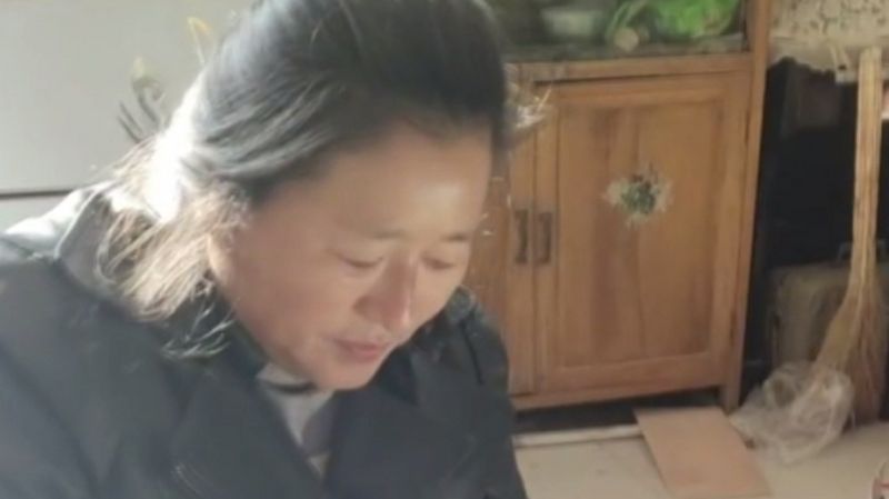 大衣嫂用这个刀切菜,看到之后真没食欲了,怎么吃下去的!