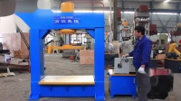 200吨蓝色压胎机带发电机南锻(可发微信).mp4