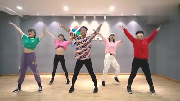 火遍全网的《海草舞》终于出教学了 看着就带感,学起来!