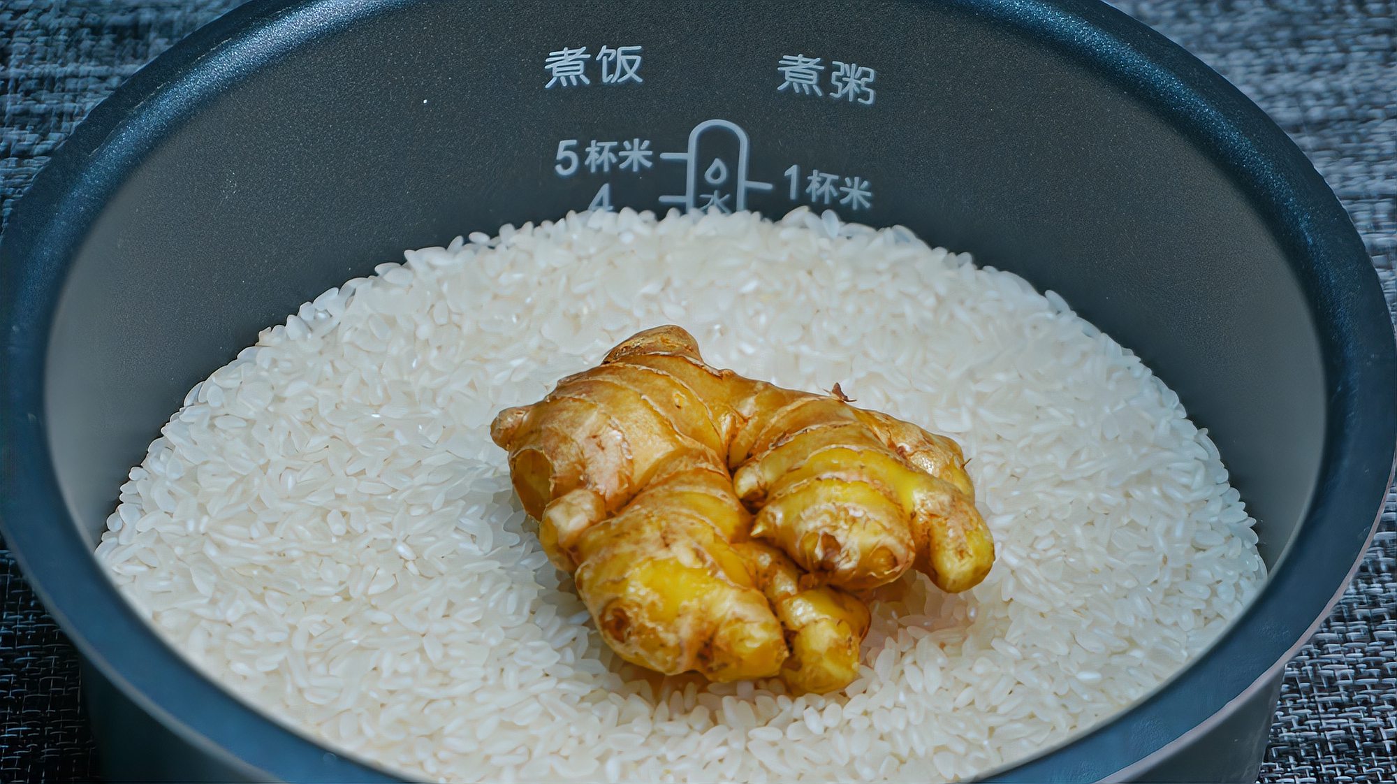 76岁的爷爷经常拿大米和生姜这样吃,睡眠好了,胃口大了,真实用