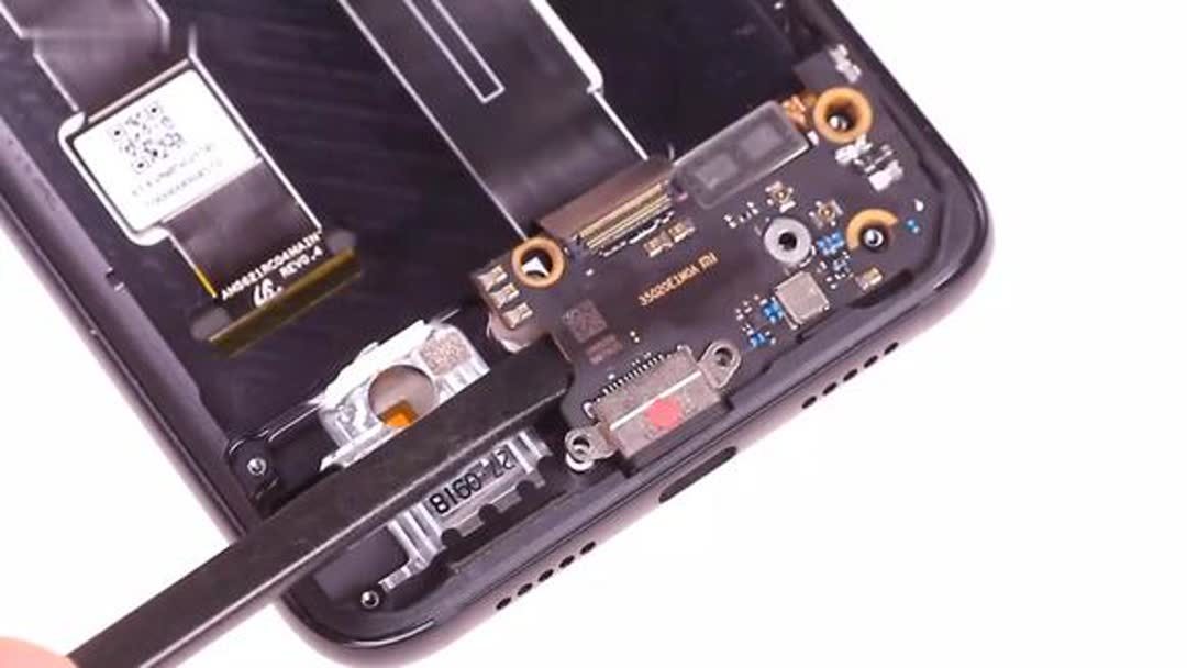 小米8做工好不好看了拆机视频就知道了,小米8显示屏更换维修教程