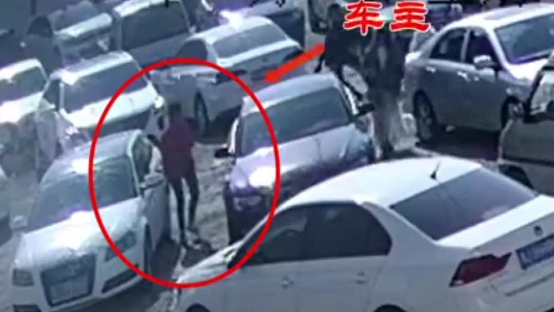 门锁玻璃均未损坏,车内物品不翼而飞?交警:这个习惯一定得改