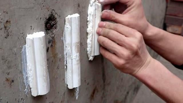 实验测试证明,结构胶粘石膏线最牢固也最方便,快粘粉也得靠边站