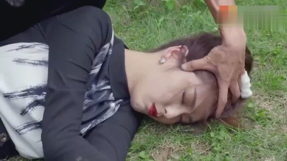 男子报复妖艳女毒枭,不料男子差点被女毒枭给废了,男子后悔了