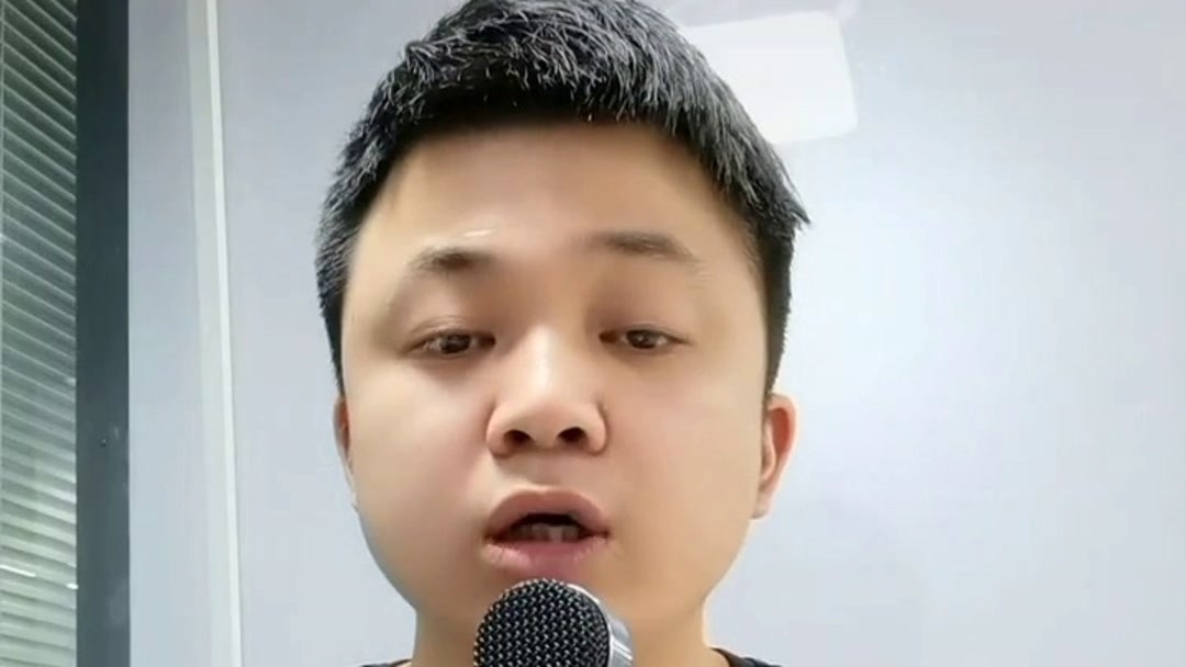 今天简单的用代码做一个飞机游戏