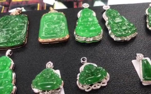 乱世黄金,盛世玉 缅甸翡翠A货和田玉哪个收藏价值高?