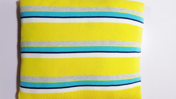 旧毛衣不穿了千万别扔,教你一剪一缝做成抱枕,舒适保暖又省钱