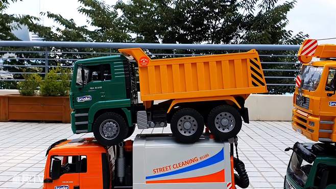 一起来认识翻斗车,环卫车,油罐车,吊车,和搅拌车