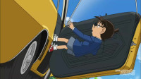 名侦探柯南:柯南被绑架后知晓太多内幕,被绑匪推下汽车