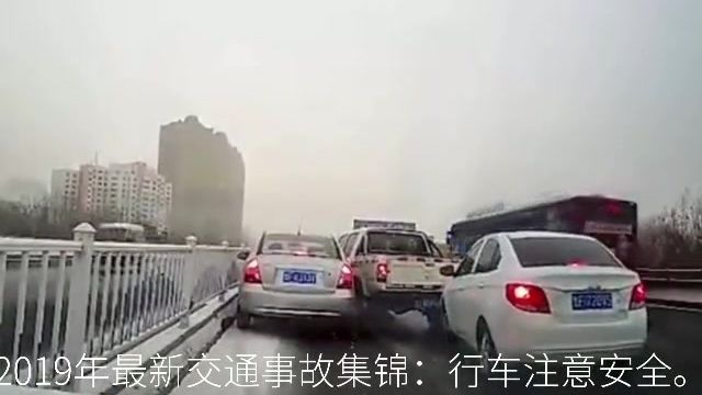 行车记录拍下的交通事故