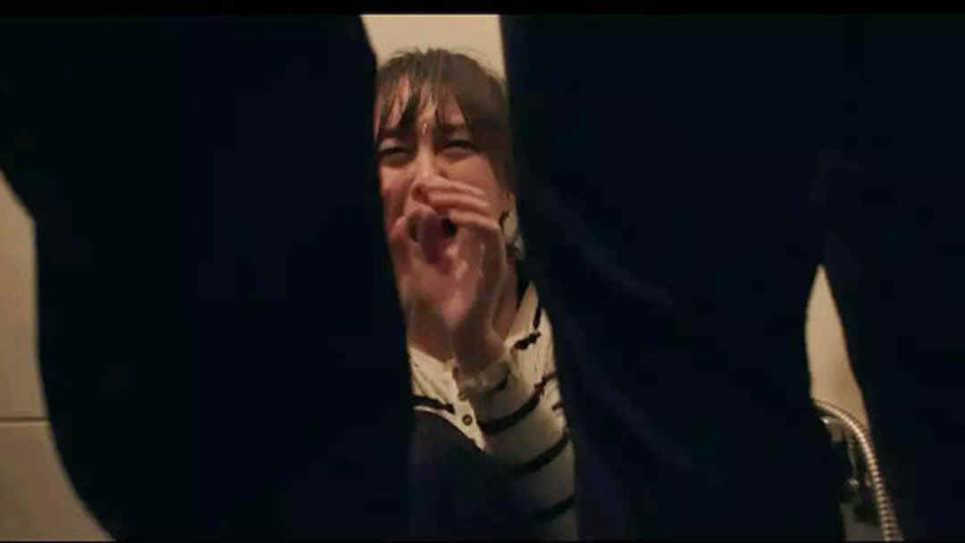 女主学校被欺负致死 脑瘫父亲虐心复仇 看部电影《蚯蚓》