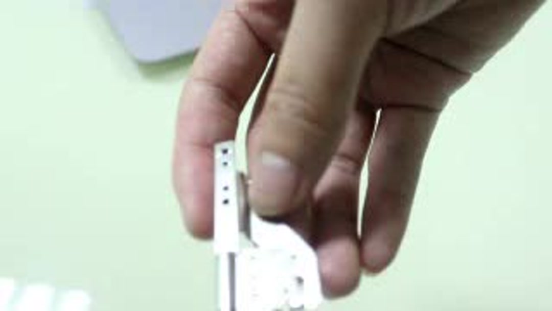 135度翻转设计笔记本屏轴装配展示