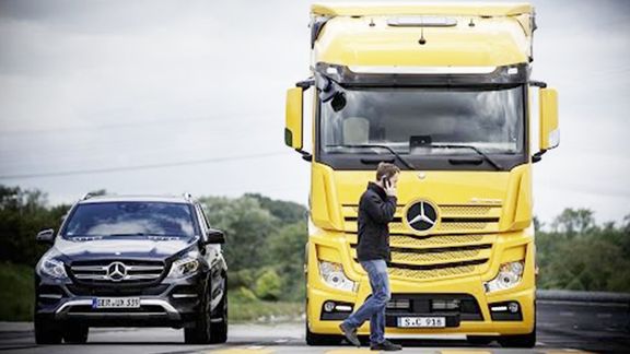 奔驰黑科技安全系统,遇险就自动刹车,这套安全系统也太强了