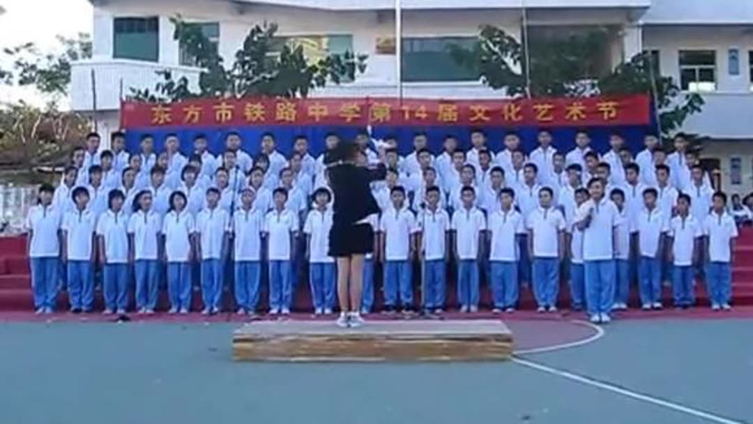《我相信》中学生全班学生合唱