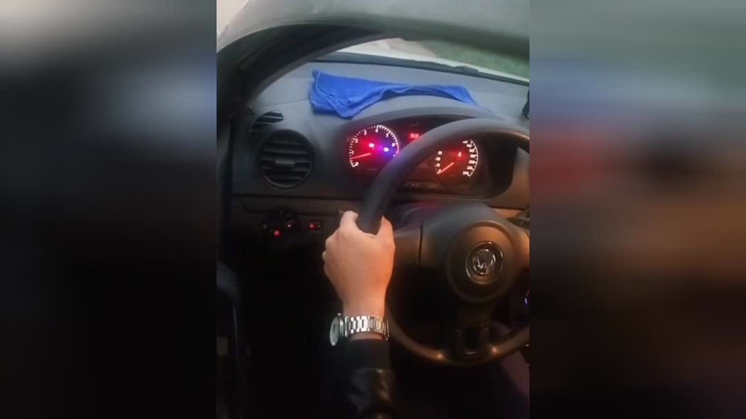 实拍:科目三学员灯光模拟考试操作,灯光操作可不能错哦!