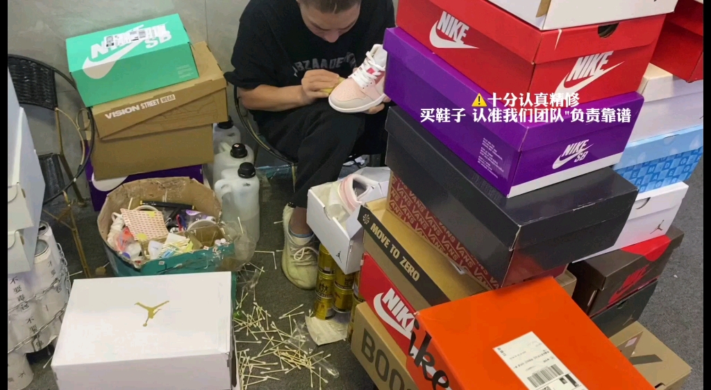 ...工厂生产到工作室的实拍,小夜这边也可以帮你解答相关的鞋子问题哦～