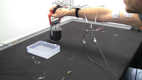 能控制人体的可穿戴设备,代替大脑,让普通人变超人