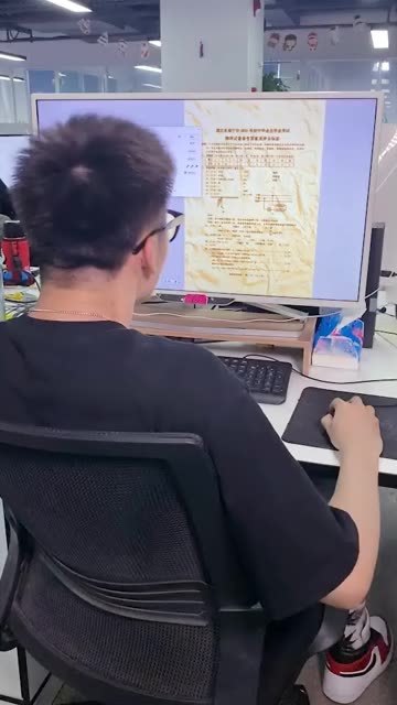 摇头晃脑的干啥呢?文件变清晰都不会吗?.点我头像进领取设计资源包