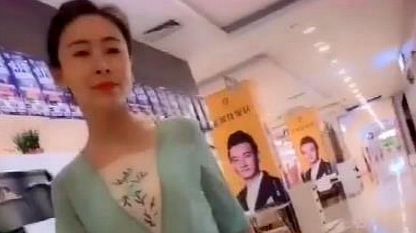 当穿旗袍的碰到穿汉服的,确认过眼神,哪个更胜一筹?