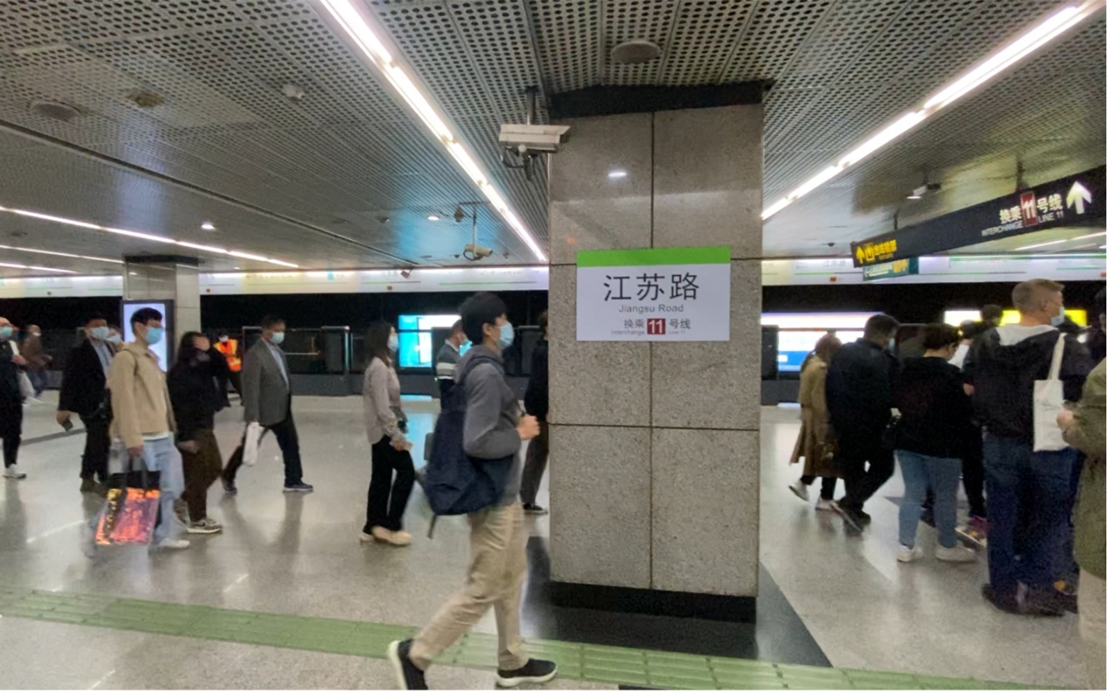 【上海地铁】2号线江苏路站上行站台更换全新屏蔽门