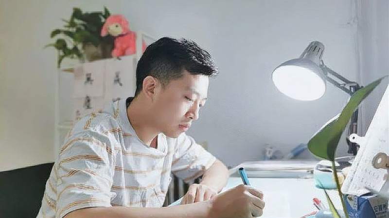 “多”个撇笔如何处理?把握硬笔撇笔写法,掌握流畅硬笔楷书书法