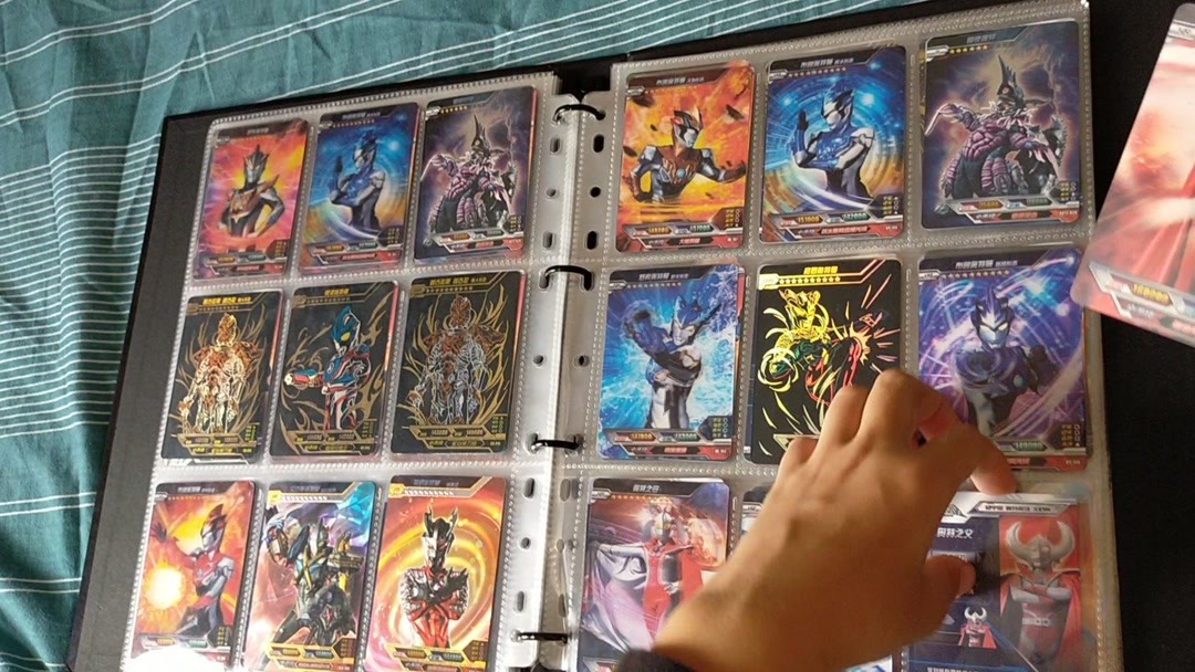 奥特曼卡牌所有厉害卡大合集,我收藏的大卡册里边的奥特曼卡牌