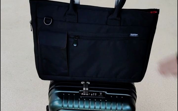 GF8,GF9电脑包放置行李箱方式