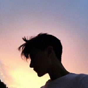 伫倚青楼卖辣条 