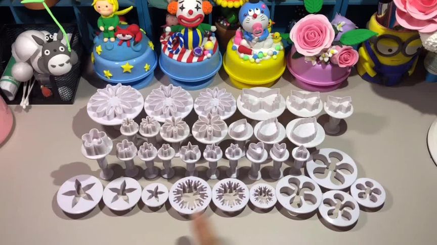 懒人一定要看,压模使用也有技巧哦,要不然粘土会黏的到处都是。