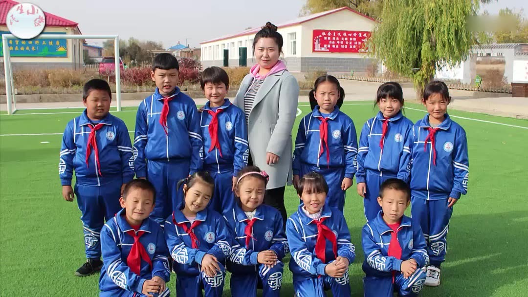 ...诞辰70周年之“同唱一首歌,齐抒爱国情,共筑中国梦”系列主题升旗