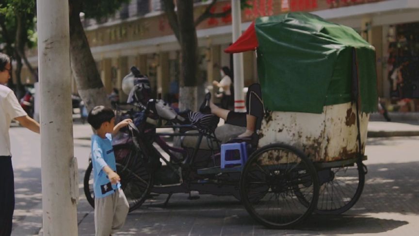 如今已经很难看到后三轮自行车了