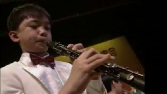 双簧管演奏《牧羊姑娘》小男孩吹得很棒哦