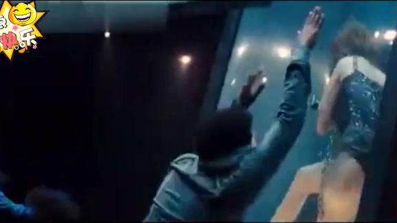 魔法世界美女遭神奇的动物食人鱼围攻离奇逃生