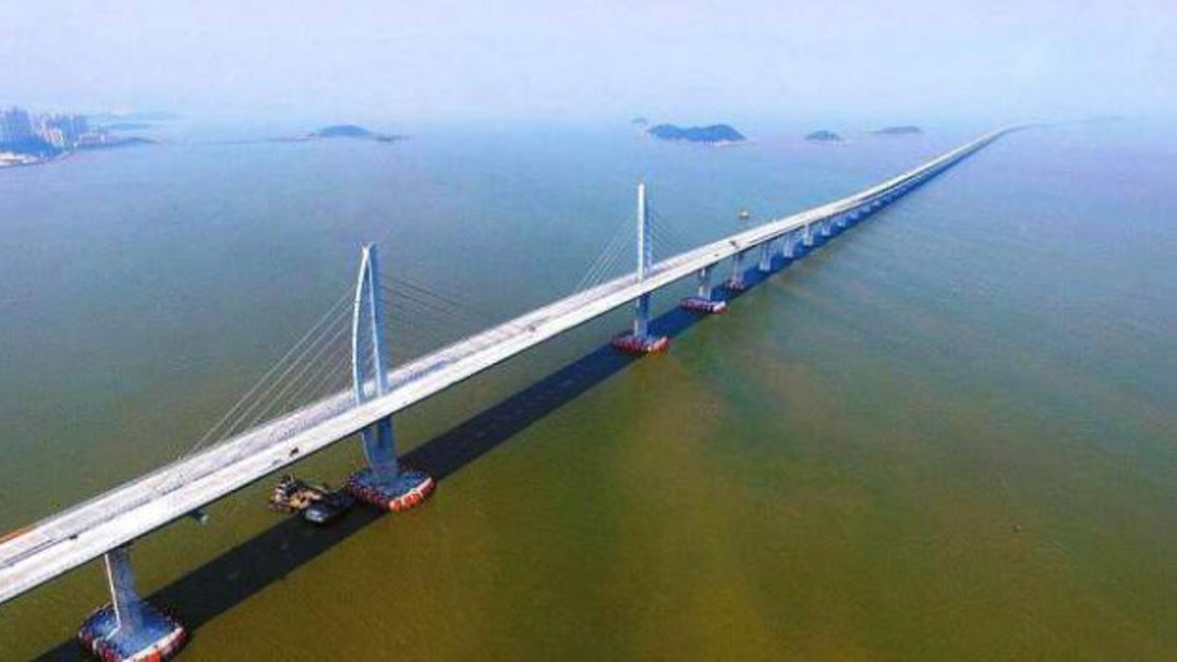 世界上最长的大桥,开车通过要2个小时,就在中国!