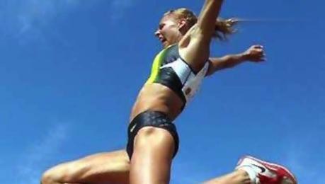 蹲踞式跳远教学微课