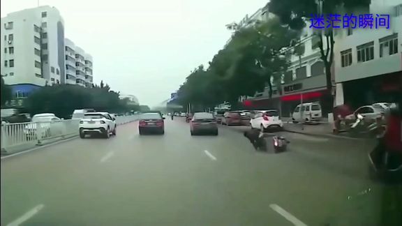 行车记录仪拍下的车祸,开车注意安全