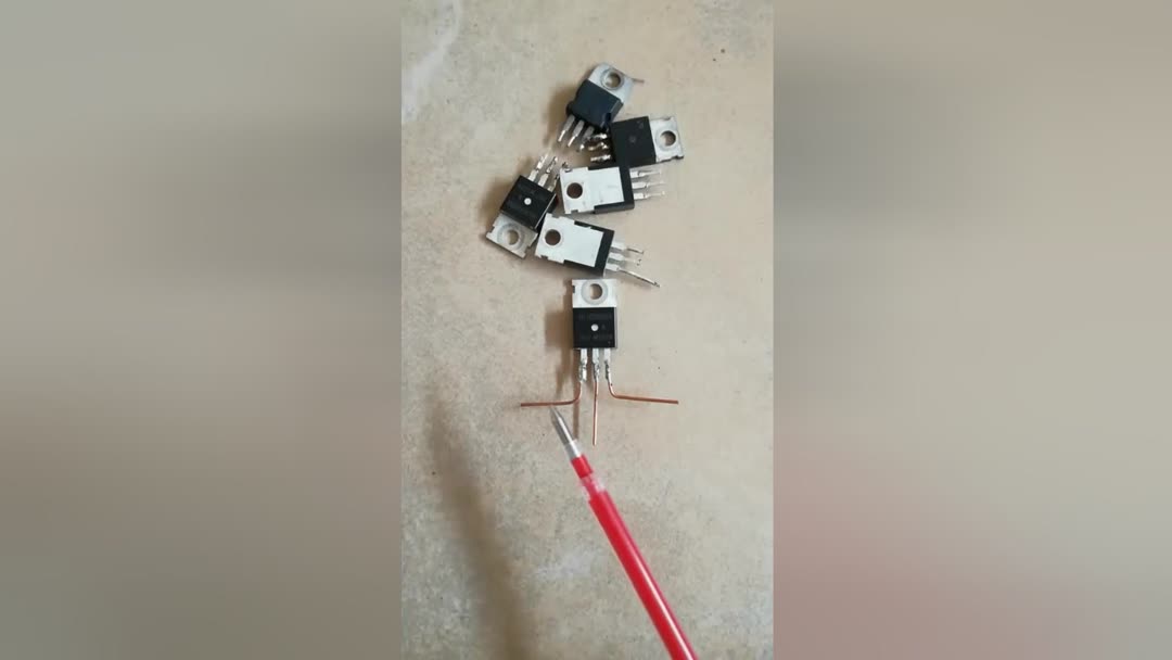 《介绍场效应管管脚排列》