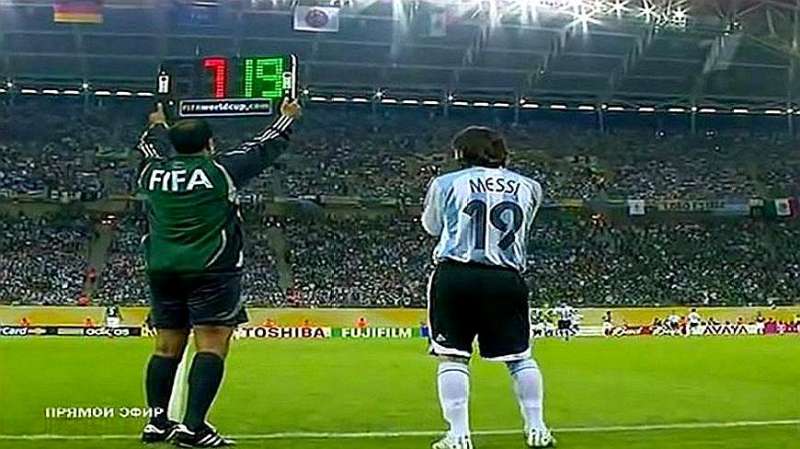 C罗、梅西的世界杯首秀回顾,你们还记得他们当年的样子吗?