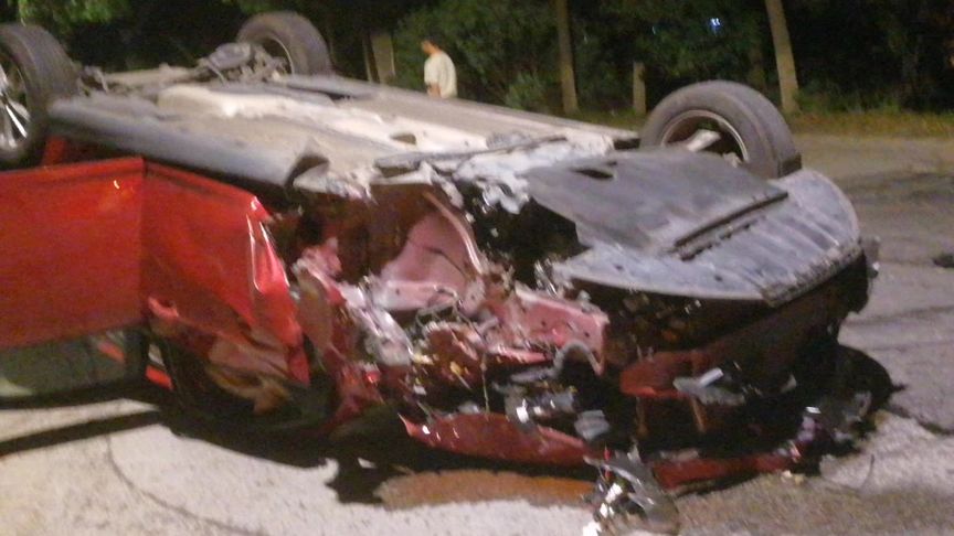 刚刚看了车祸回家躺在床上,一点睡意也没有,想到司机是那家的娃