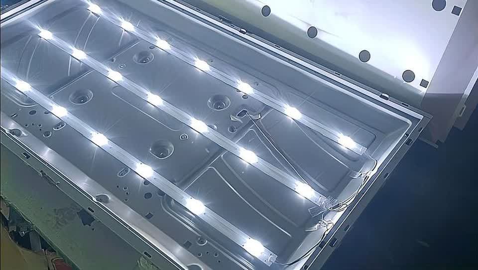 32寸海信电视背光灯不亮,正在维修更换背光灯