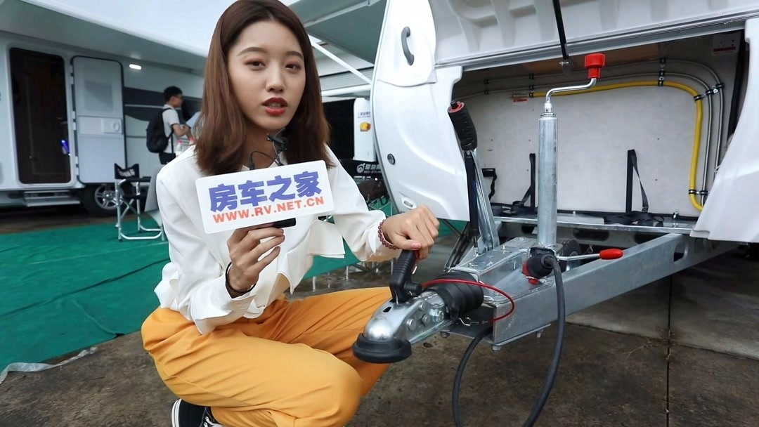 不足9万,喜欢房车旅行的朋友不容错过,爱旅420拖挂房车