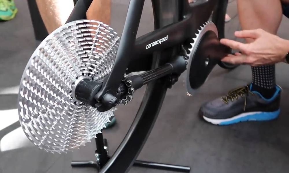 大学生发明“传动轴”自行车,不用油不用电,时速可达60公里