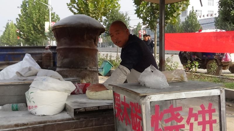 豫东美食,果木炭烧饼制作的全过程,吃一口,余香满口