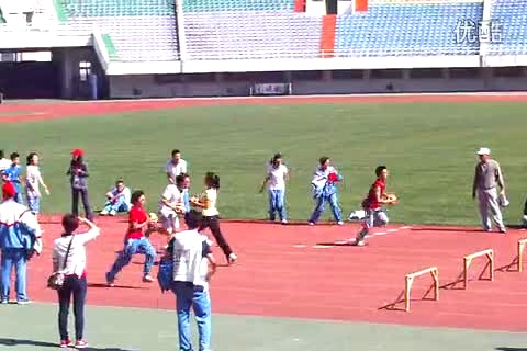 运动会一班项目趣味项目 障碍跑