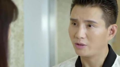 霸道总裁在国外谈生意,收到美女的微信都不理,欲擒故纵?