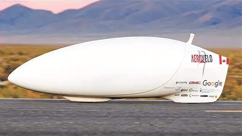 新型电动车强势来袭，遮风挡雨比摩托车还快，关键是安全又舒适！