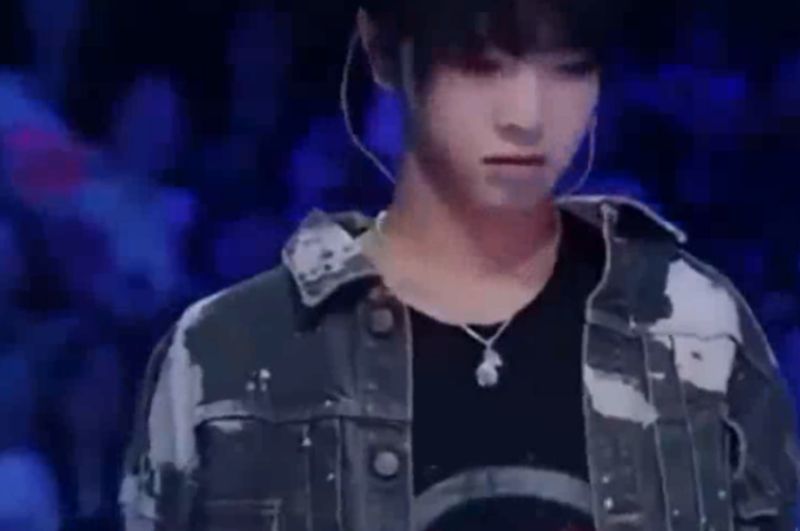 华晨宇一对三舞台爆发力超燃,就是想和你唱《我管你》,真是好听